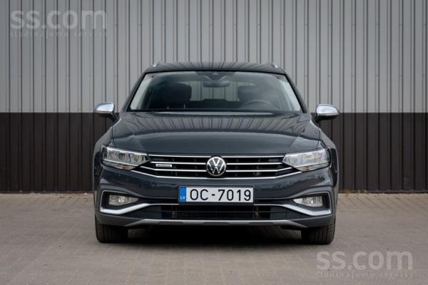 Grey Volkswagen Passat Alltrack 2021 in Tukums, with an engine capacity of 2.00 L and mileage of 168 thousand km for 21450 €, photo 2 on AUTOMOTO.COM.LV