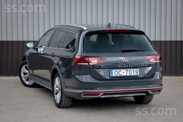 Grey Volkswagen Passat Alltrack 2021 in Tukums, with an engine capacity of 2.00 L and mileage of 168 thousand km for 21450 €, photo 4 on AUTOMOTO.COM.LV