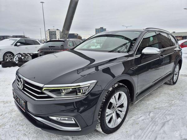 Grey Volkswagen Passat Alltrack 2021 in Vilnius, with an engine capacity of 1.97 L and mileage of 183 thousand km for 19100 €, photo 1 on AUTOMOTO.COM.LV