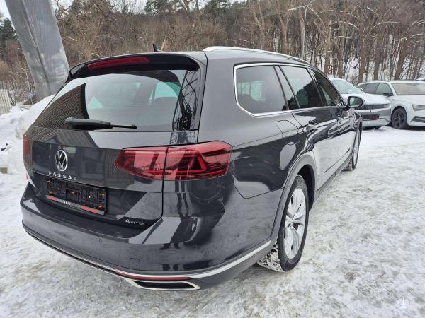 Grey Volkswagen Passat Alltrack 2021 in Vilnius, with an engine capacity of 1.97 L and mileage of 183 thousand km for 19100 €, photo 6 on AUTOMOTO.COM.LV