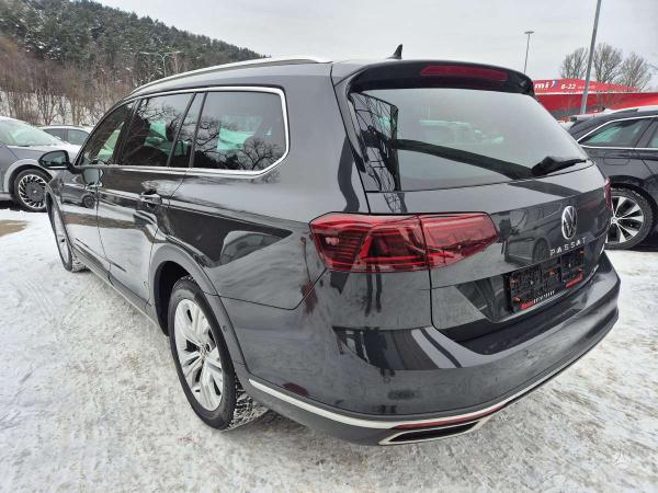Grey Volkswagen Passat Alltrack 2021 in Vilnius, with an engine capacity of 1.97 L and mileage of 183 thousand km for 19100 €, photo 7 on AUTOMOTO.COM.LV