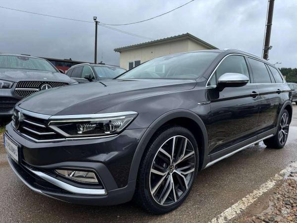 Grey Volkswagen Passat Alltrack 2021 in Vilnius, with an engine capacity of 2.00 L and mileage of 57 thousand km for 28100 €, photo 1 on AUTOMOTO.COM.LV