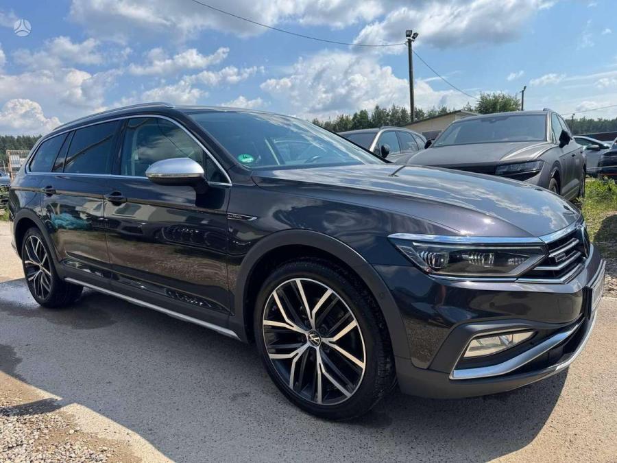 Pelēks Volkswagen Passat Alltrack 2022 Viļņa, ar dzinēja tilpumu 2.00 L un nobraukumu 137 tūkst. km par 24600 €, foto 3 vietnē AUTOMOTO.COM.LV