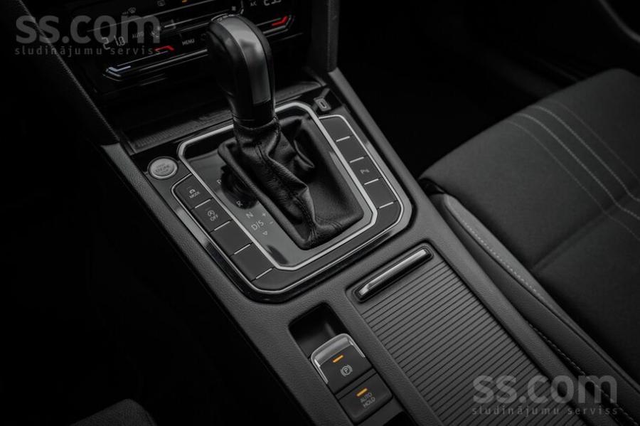 Grey Volkswagen Passat Alltrack 2022 in Riga, with an engine capacity of 2.00 L and mileage of 243 thousand km for 17500 €, photo 24 on AUTOMOTO.COM.LV