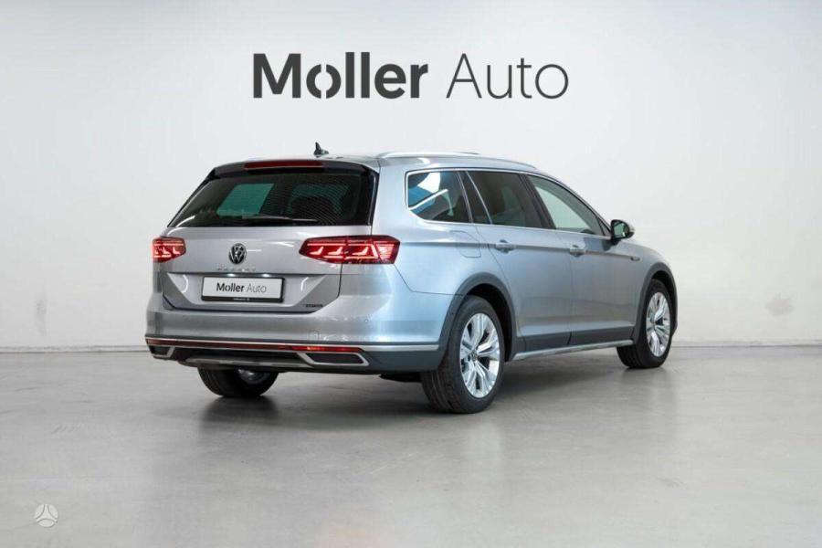 Pelēks Volkswagen Passat Alltrack 2022 Viļņa, ar dzinēja tilpumu 2.00 L un nobraukumu 152 tūkst. km par 24900 €, foto 4 vietnē AUTOMOTO.COM.LV