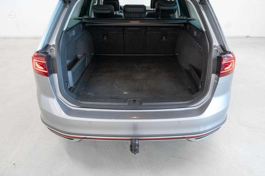 Pelēks Volkswagen Passat Alltrack 2022 Viļņa, ar dzinēja tilpumu 2.00 L un nobraukumu 152 tūkst. km par 24900 €, foto 23 vietnē AUTOMOTO.COM.LV