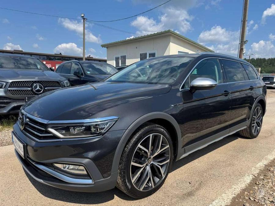Grey Volkswagen Passat Alltrack 2022 in Vilnius, with an engine capacity of 2.00 L and mileage of 137 thousand km for 24200 €, photo 1 on AUTOMOTO.COM.LV