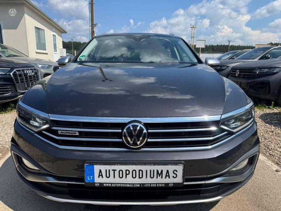 Grey Volkswagen Passat Alltrack 2022 in Vilnius, with an engine capacity of 2.00 L and mileage of 137 thousand km for 24200 €, photo 5 on AUTOMOTO.COM.LV