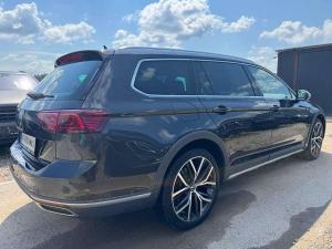 Grey Volkswagen Passat Alltrack 2022 in Vilnius, with an engine capacity of 2.00 L and mileage of 137 thousand km for 24200 €, photo 8 on AUTOMOTO.COM.LV
