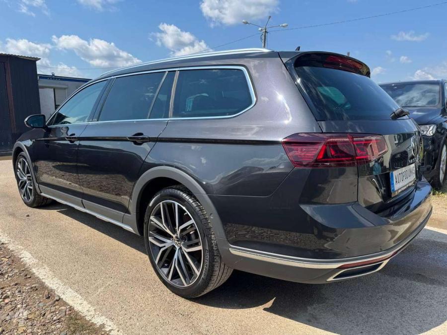 Grey Volkswagen Passat Alltrack 2022 in Vilnius, with an engine capacity of 2.00 L and mileage of 137 thousand km for 24200 €, photo 9 on AUTOMOTO.COM.LV
