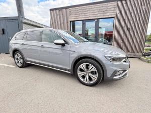 Grey Volkswagen Passat Alltrack 2023 in Vilnius, with an engine capacity of 1.97 L and mileage of 222 thousand km for 17500 €, photo  on AUTOMOTO.COM.LV
