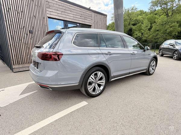 Pelēks Volkswagen Passat Alltrack 2023 Viļņa, ar dzinēja tilpumu 1.97 L un nobraukumu 222 tūkst. km par 17500 €, foto 4 vietnē AUTOMOTO.COM.LV