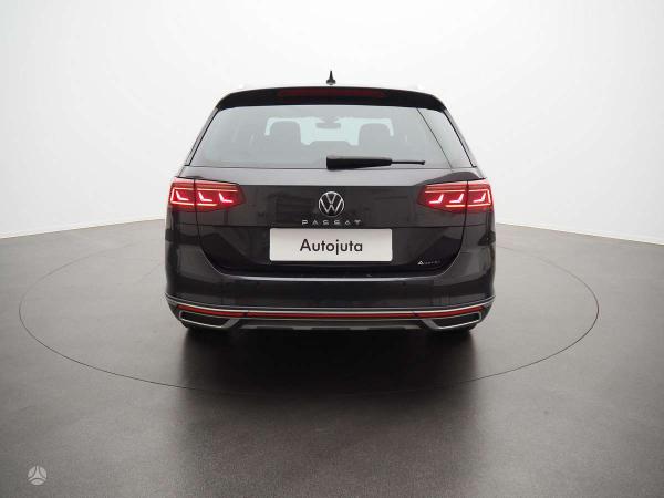 Pelēks Volkswagen Passat Alltrack 2023 Viļņa, ar dzinēja tilpumu 2.00 L un nobraukumu 134 tūkst. km par 29500 €, foto 5 vietnē AUTOMOTO.COM.LV