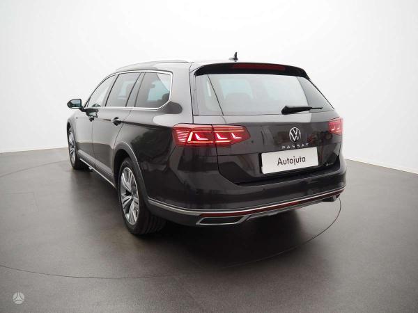 Pelēks Volkswagen Passat Alltrack 2023 Viļņa, ar dzinēja tilpumu 2.00 L un nobraukumu 134 tūkst. km par 29500 €, foto 6 vietnē AUTOMOTO.COM.LV