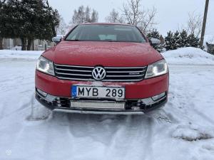 Sarkans Volkswagen Passat Alltrack 2013 Telšiai, ar dzinēja tilpumu 1.97 L un nobraukumu 340 tūkst. km par 6800 €, foto  vietnē AUTOMOTO.COM.LV
