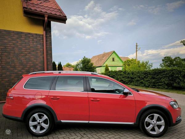 Sarkans Volkswagen Passat Alltrack 2013 Trakai, ar dzinēja tilpumu 2.00 L un nobraukumu 292 tūkst. km par 6590 €, foto 5 vietnē AUTOMOTO.COM.LV