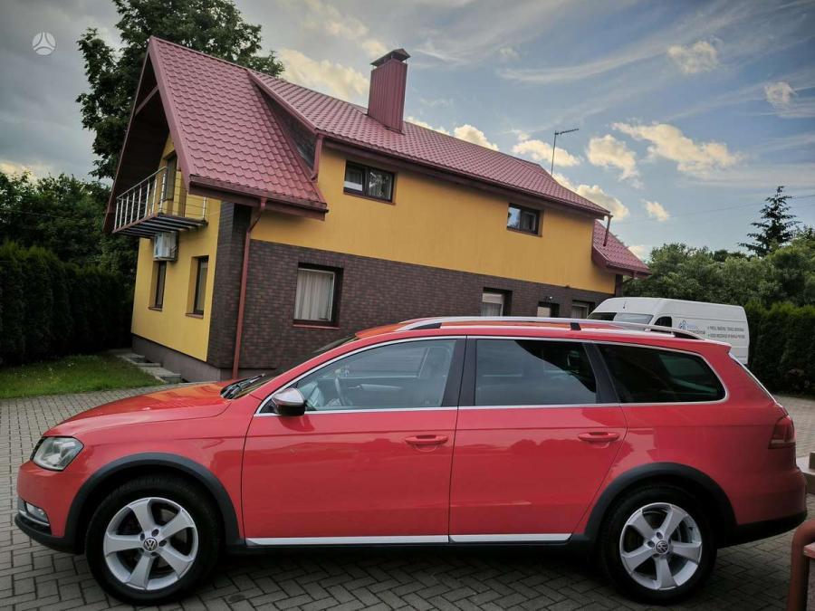Sarkans Volkswagen Passat Alltrack 2013 Trakai, ar dzinēja tilpumu 2.00 L un nobraukumu 292 tūkst. km par 6590 €, foto 10 vietnē AUTOMOTO.COM.LV