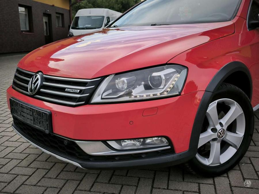 Sarkans Volkswagen Passat Alltrack 2013 Trakai, ar dzinēja tilpumu 2.00 L un nobraukumu 292 tūkst. km par 6590 €, foto 13 vietnē AUTOMOTO.COM.LV