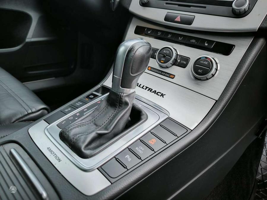 Sarkans Volkswagen Passat Alltrack 2013 Trakai, ar dzinēja tilpumu 2.00 L un nobraukumu 292 tūkst. km par 6590 €, foto 23 vietnē AUTOMOTO.COM.LV