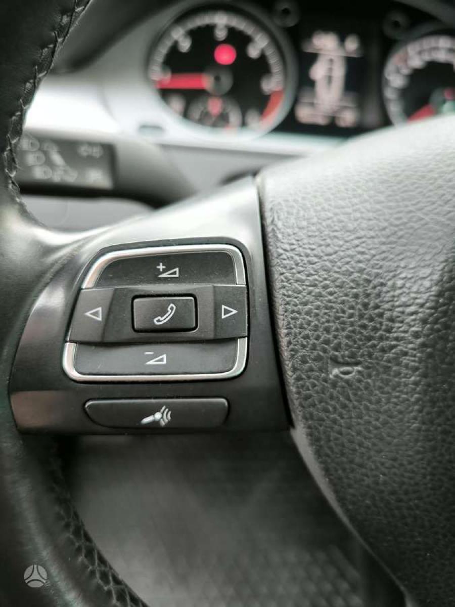 Sarkans Volkswagen Passat Alltrack 2013 Trakai, ar dzinēja tilpumu 2.00 L un nobraukumu 292 tūkst. km par 6590 €, foto 28 vietnē AUTOMOTO.COM.LV