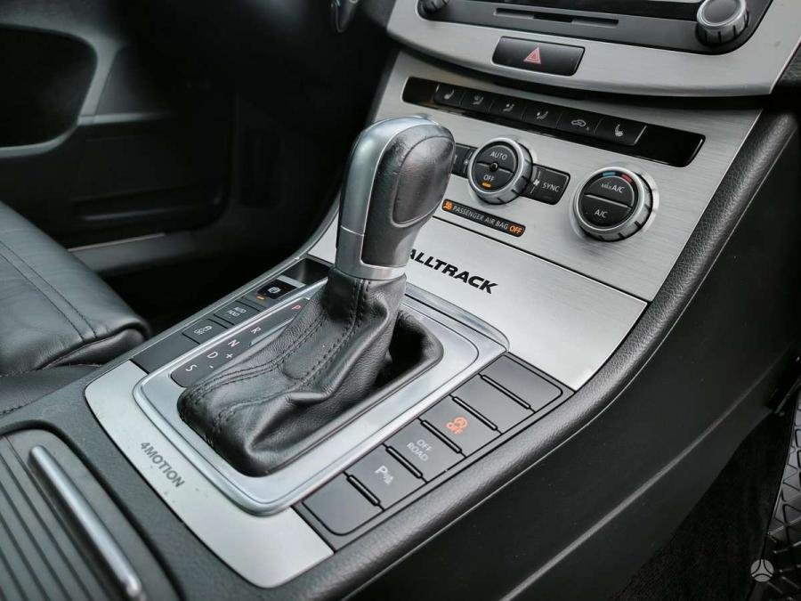 Sarkans Volkswagen Passat Alltrack 2013 Trakai, ar dzinēja tilpumu 2.00 L un nobraukumu 293 tūkst. km par 6190 €, foto 19 vietnē AUTOMOTO.COM.LV