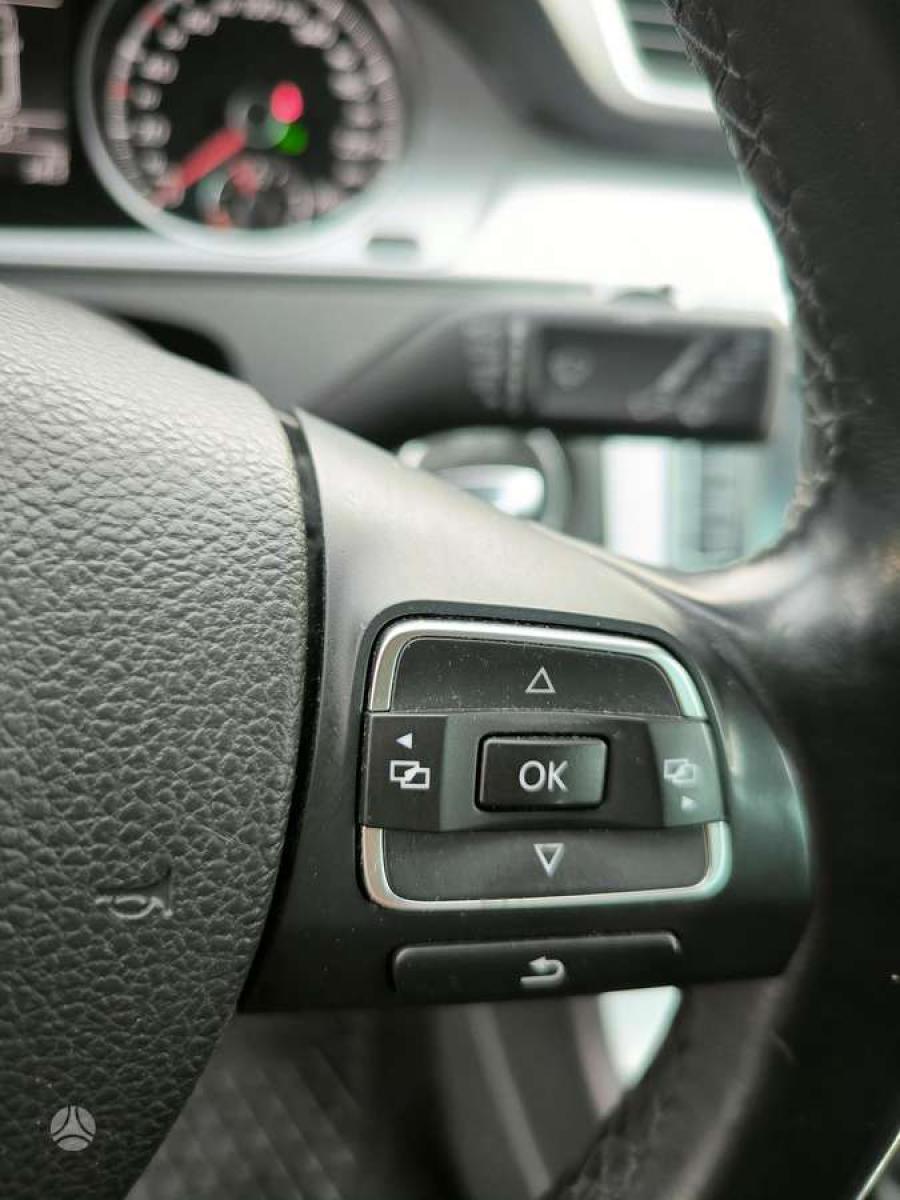 Sarkans Volkswagen Passat Alltrack 2013 Trakai, ar dzinēja tilpumu 2.00 L un nobraukumu 293 tūkst. km par 6190 €, foto 23 vietnē AUTOMOTO.COM.LV