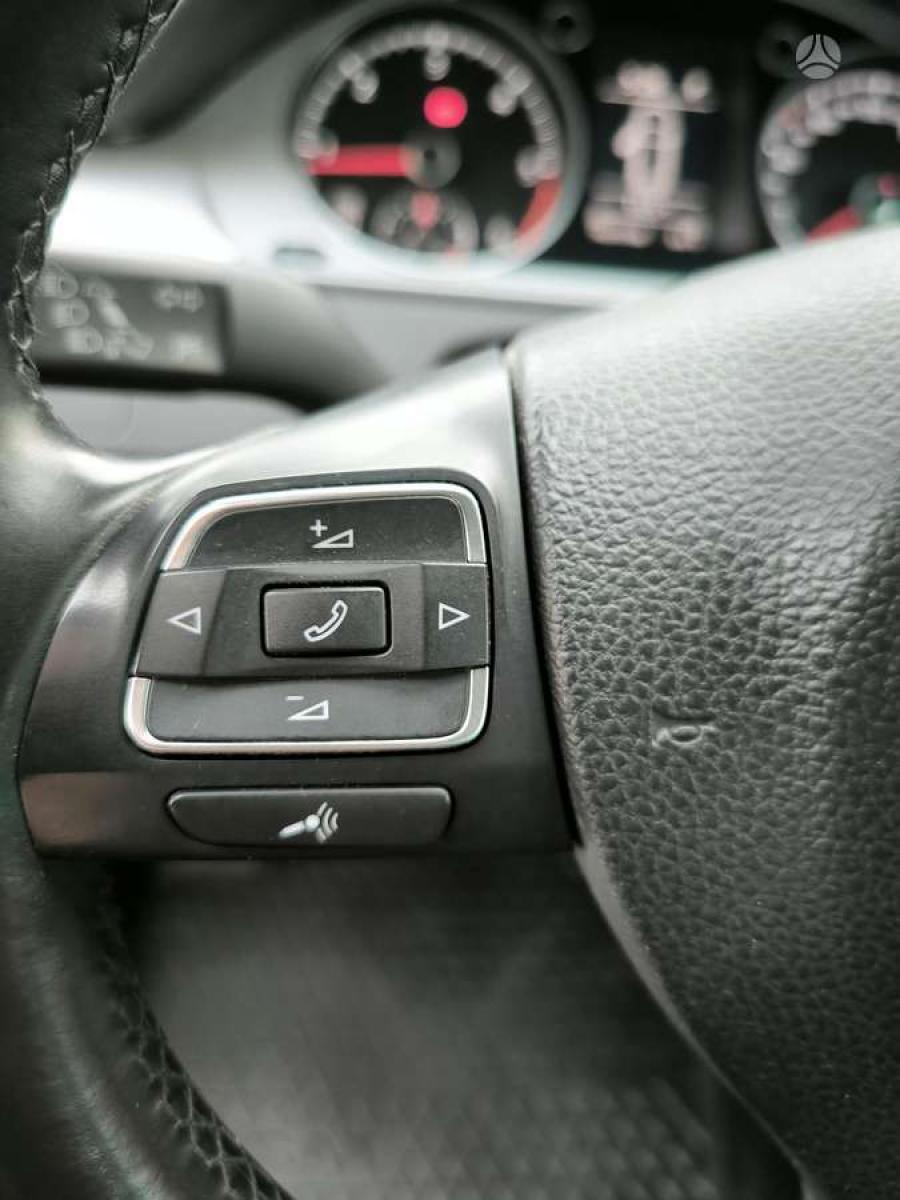 Sarkans Volkswagen Passat Alltrack 2013 Trakai, ar dzinēja tilpumu 2.00 L un nobraukumu 293 tūkst. km par 6190 €, foto 24 vietnē AUTOMOTO.COM.LV