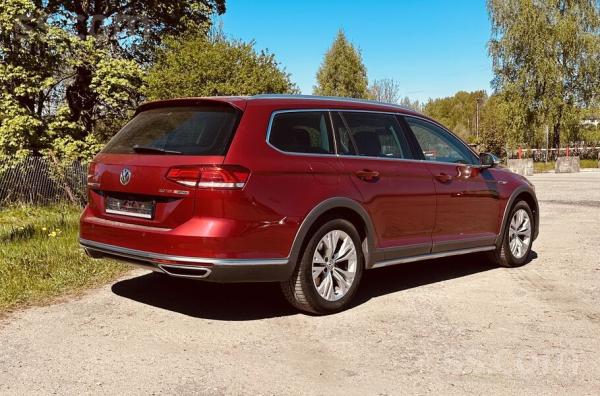 Sarkans Volkswagen Passat Alltrack 2016 Valmiera, ar dzinēja tilpumu 2.00 L un nobraukumu 0 tūkst. km par 14699 €, foto 5 vietnē AUTOMOTO.COM.LV