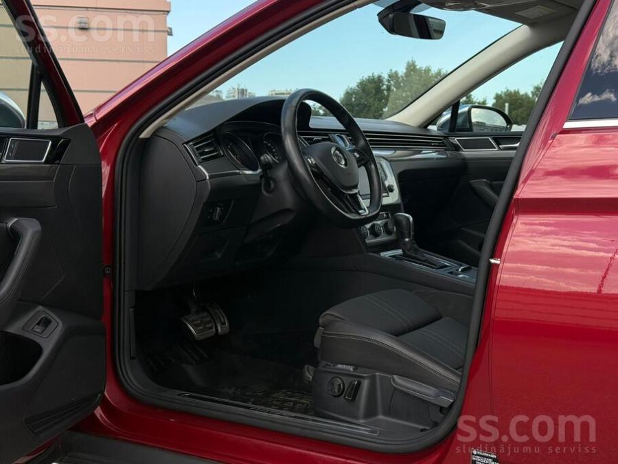 Red Volkswagen Passat Alltrack 2016 in Riga, with an engine capacity of 2.00 L and mileage of 296 thousand km for 103000 €, photo 8 on AUTOMOTO.COM.LV