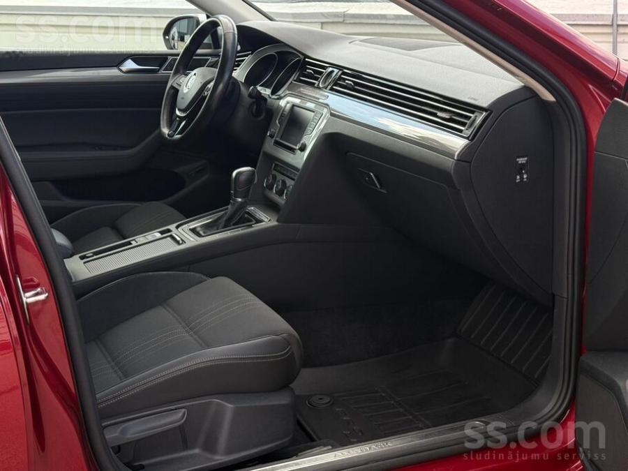 Red Volkswagen Passat Alltrack 2016 in Riga, with an engine capacity of 2.00 L and mileage of 296 thousand km for 103000 €, photo 9 on AUTOMOTO.COM.LV