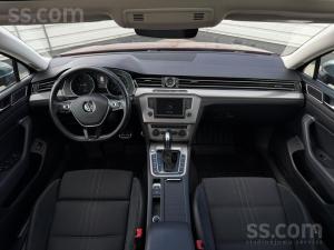 Red Volkswagen Passat Alltrack 2016 in Riga, with an engine capacity of 2.00 L and mileage of 296 thousand km for 103000 €, photo 10 on AUTOMOTO.COM.LV