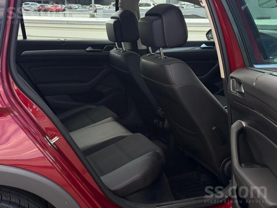 Red Volkswagen Passat Alltrack 2016 in Riga, with an engine capacity of 2.00 L and mileage of 296 thousand km for 103000 €, photo 11 on AUTOMOTO.COM.LV