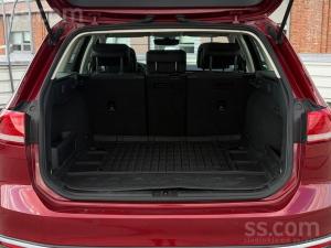Red Volkswagen Passat Alltrack 2016 in Riga, with an engine capacity of 2.00 L and mileage of 296 thousand km for 103000 €, photo 12 on AUTOMOTO.COM.LV
