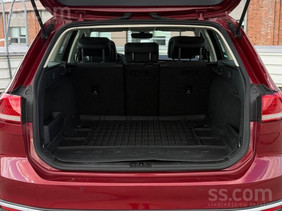 Red Volkswagen Passat Alltrack 2016 in Riga, with an engine capacity of 2.00 L and mileage of 296 thousand km for 103000 €, photo 12 on AUTOMOTO.COM.LV