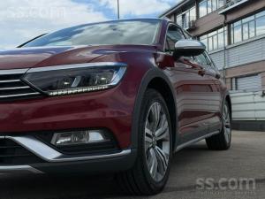 Red Volkswagen Passat Alltrack 2016 in Riga, with an engine capacity of 2.00 L and mileage of 296 thousand km for 103000 €, photo 15 on AUTOMOTO.COM.LV