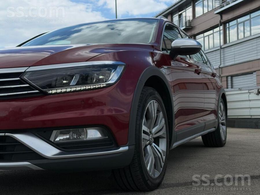 Red Volkswagen Passat Alltrack 2016 in Riga, with an engine capacity of 2.00 L and mileage of 296 thousand km for 103000 €, photo 15 on AUTOMOTO.COM.LV