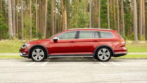 Sarkans Volkswagen Passat Alltrack 2016 Rīga, ar dzinēja tilpumu 2.00 L un nobraukumu 297 tūkst. km par 10990 €, foto 6 vietnē AUTOMOTO.COM.LV