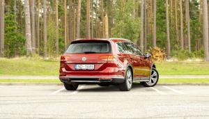 Sarkans Volkswagen Passat Alltrack 2016 Rīga, ar dzinēja tilpumu 2.00 L un nobraukumu 297 tūkst. km par 10990 €, foto 7 vietnē AUTOMOTO.COM.LV