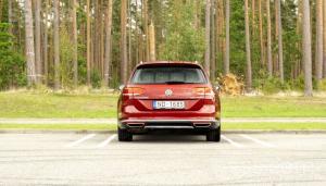 Sarkans Volkswagen Passat Alltrack 2016 Rīga, ar dzinēja tilpumu 2.00 L un nobraukumu 297 tūkst. km par 10990 €, foto 8 vietnē AUTOMOTO.COM.LV