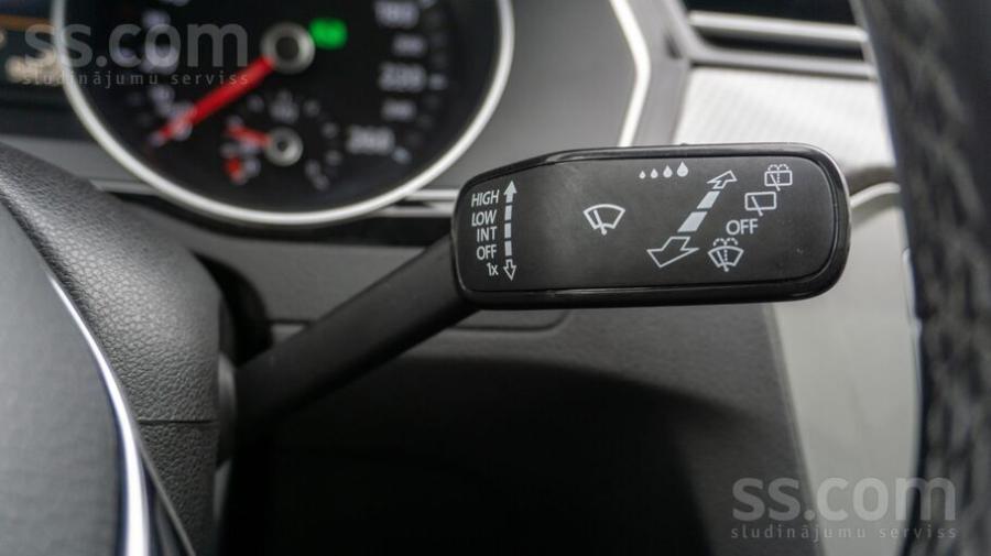 Sarkans Volkswagen Passat Alltrack 2016 Rīga, ar dzinēja tilpumu 2.00 L un nobraukumu 297 tūkst. km par 10990 €, foto 24 vietnē AUTOMOTO.COM.LV