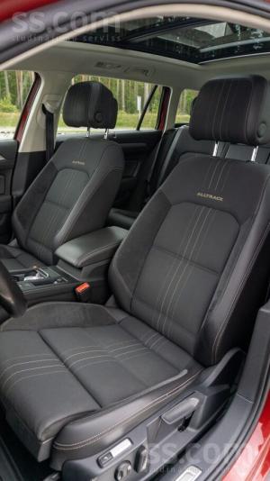 Sarkans Volkswagen Passat Alltrack 2016 Rīga, ar dzinēja tilpumu 2.00 L un nobraukumu 297 tūkst. km par 10990 €, foto 28 vietnē AUTOMOTO.COM.LV