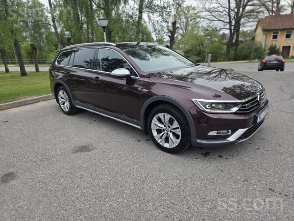 Red Volkswagen Passat Alltrack 2018 in Valka, with an engine capacity of 2.00 L and mileage of 146 thousand km for 15900 €, photo 3 on AUTOMOTO.COM.LV