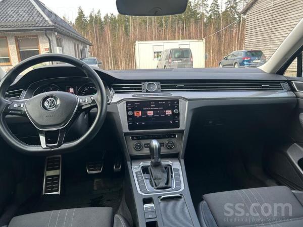 Red Volkswagen Passat Alltrack 2018 in Valka, with an engine capacity of 2.00 L and mileage of 146 thousand km for 15900 €, photo 5 on AUTOMOTO.COM.LV
