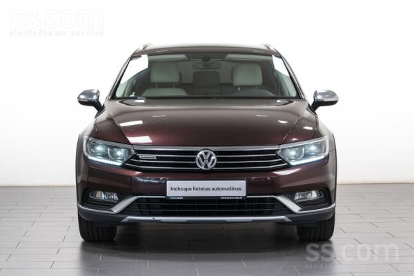 Violet Volkswagen Passat Alltrack 2016 in Riga, with an engine capacity of 2.00 L and mileage of 136 thousand km for 16500 €, photo 4 on AUTOMOTO.COM.LV