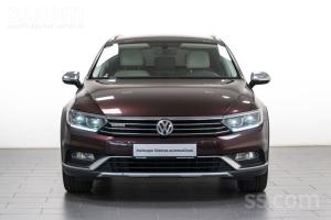 Violet Volkswagen Passat Alltrack 2016 in Riga, with an engine capacity of 2.00 L and mileage of 136 thousand km for 16500 €, photo 4 on AUTOMOTO.COM.LV