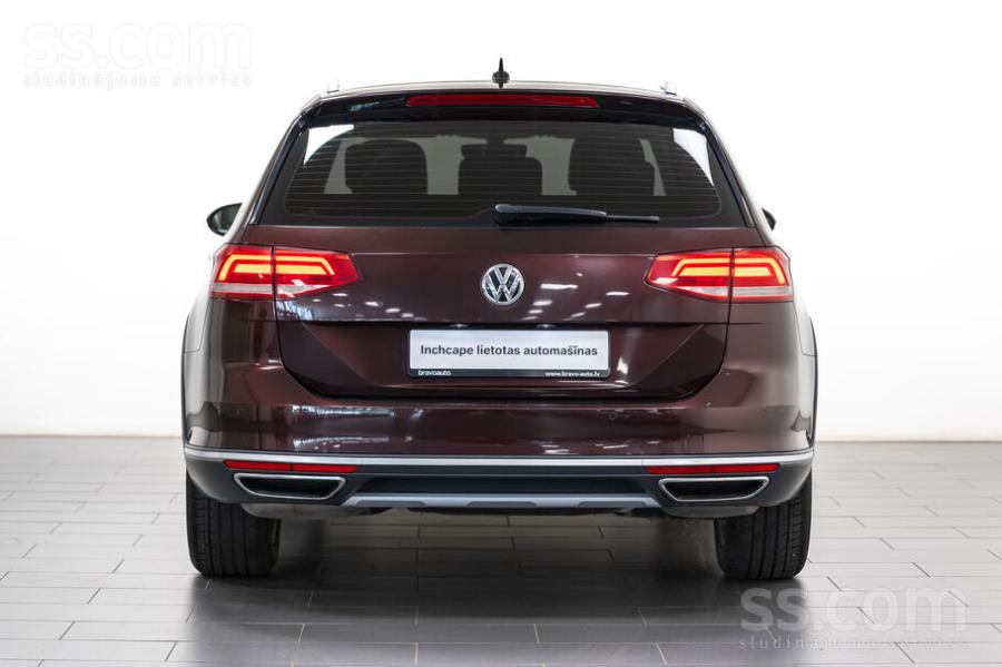 Violet Volkswagen Passat Alltrack 2016 in Riga, with an engine capacity of 2.00 L and mileage of 136 thousand km for 16500 €, photo 5 on AUTOMOTO.COM.LV