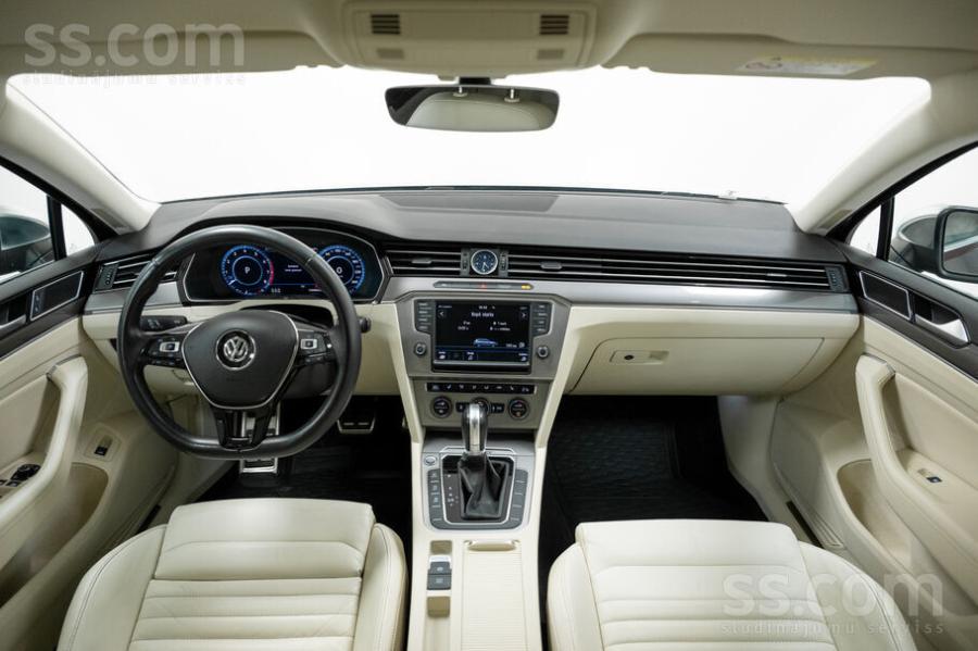 Violet Volkswagen Passat Alltrack 2016 in Riga, with an engine capacity of 2.00 L and mileage of 136 thousand km for 16500 €, photo 6 on AUTOMOTO.COM.LV