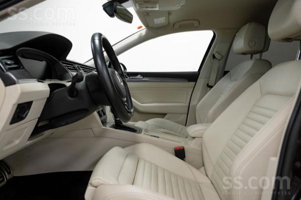Violet Volkswagen Passat Alltrack 2016 in Riga, with an engine capacity of 2.00 L and mileage of 136 thousand km for 16500 €, photo 8 on AUTOMOTO.COM.LV