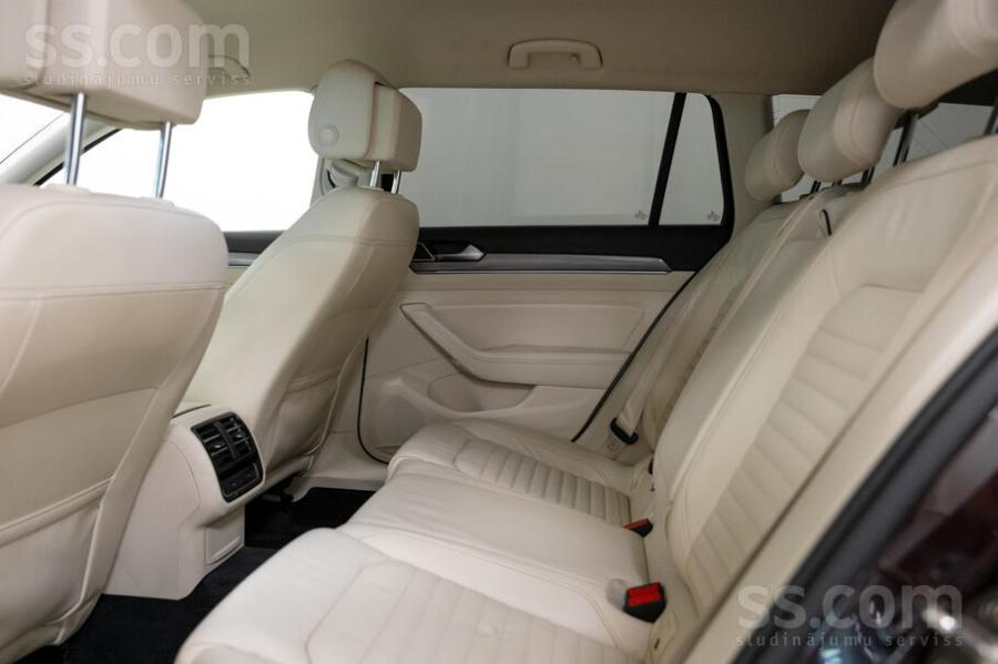 Violet Volkswagen Passat Alltrack 2016 in Riga, with an engine capacity of 2.00 L and mileage of 136 thousand km for 16500 €, photo 9 on AUTOMOTO.COM.LV