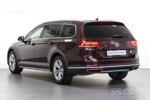 Violet Volkswagen Passat Alltrack 2016 in Riga, with an engine capacity of 2.00 L and mileage of 136 thousand km for 16500 €, photo 12 on AUTOMOTO.COM.LV